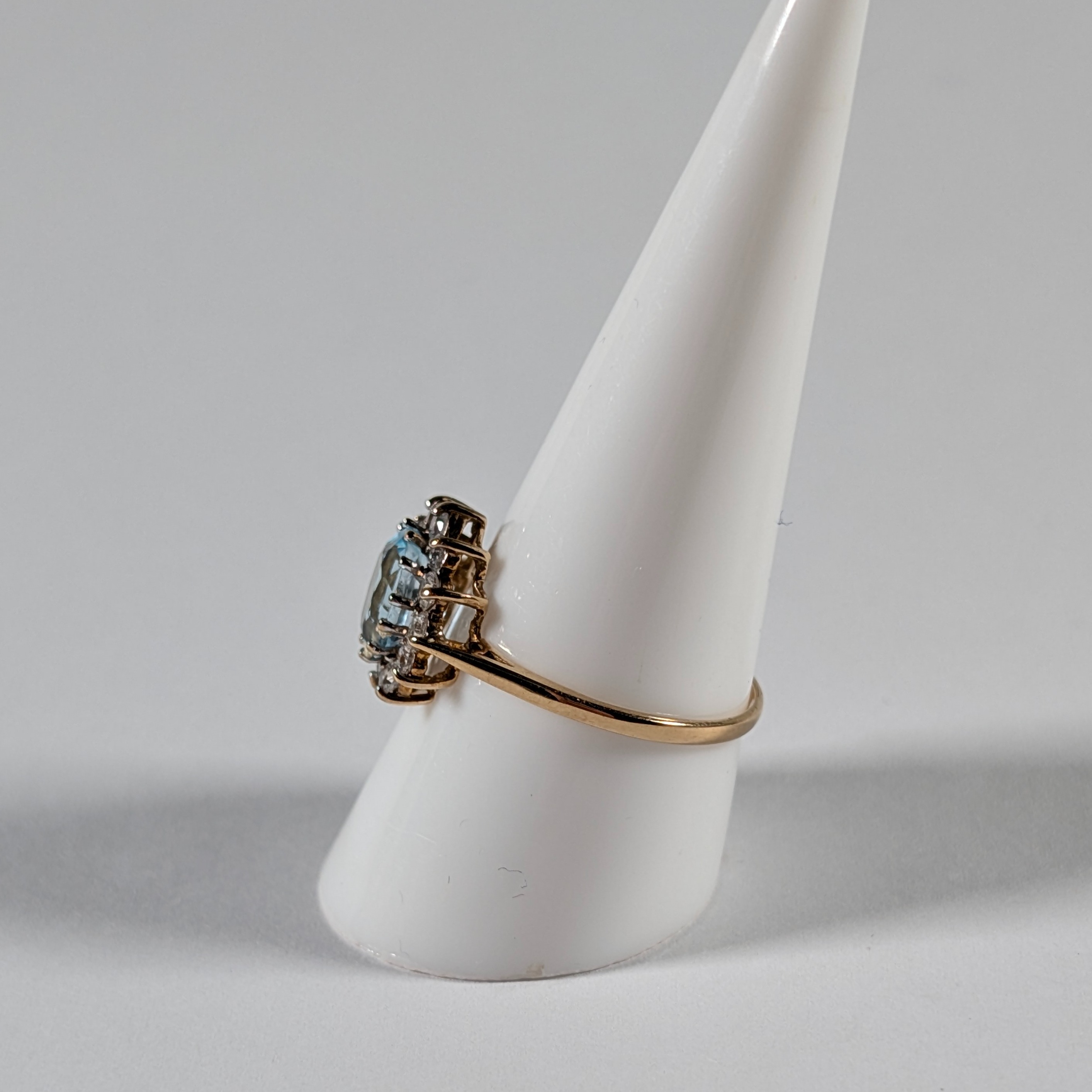 Pre-owned 9ct Gold Blue & White *CZ* Flower Ring Size Q1/2 - Own4Less